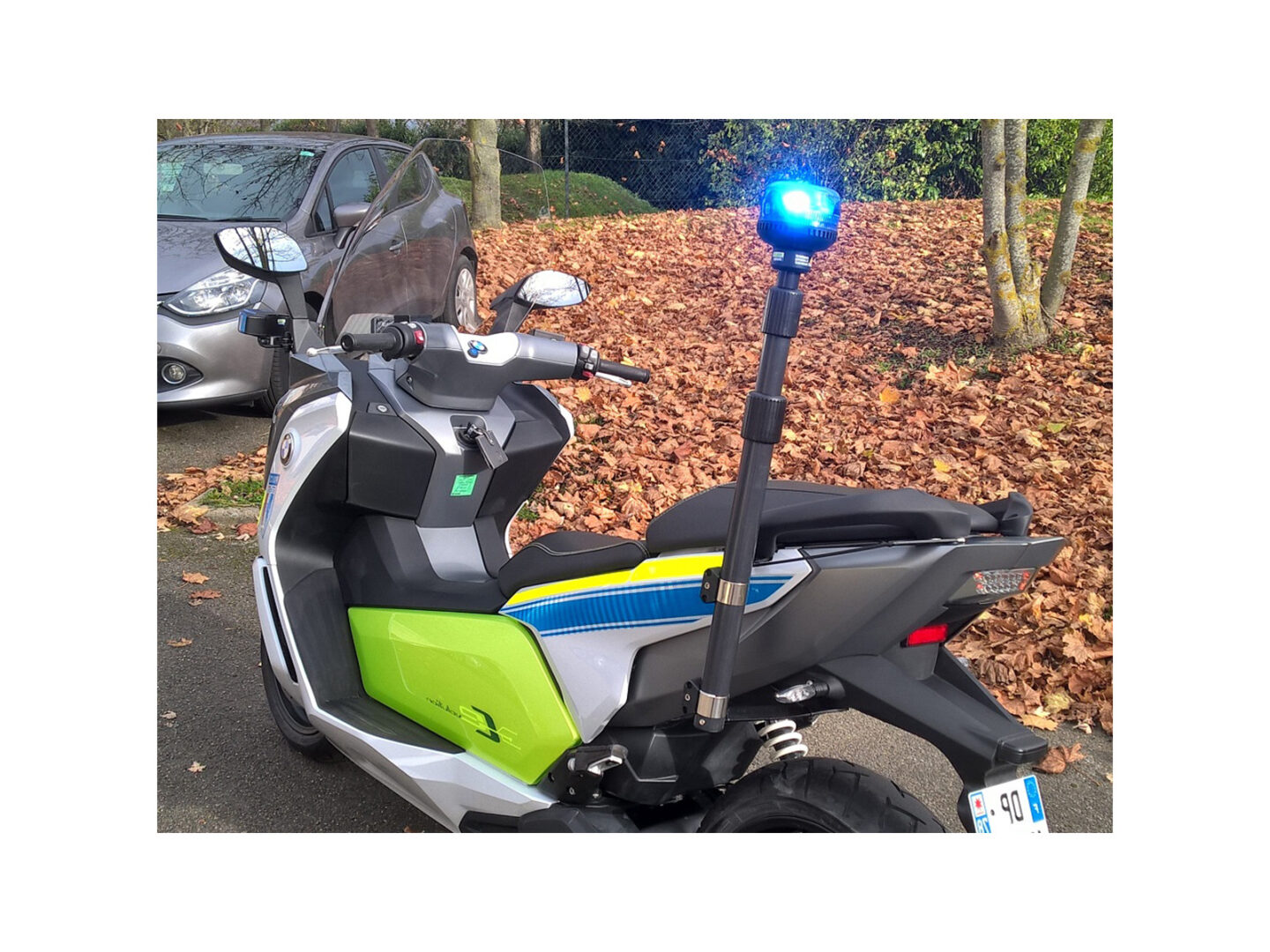 Beacons on motorcycle mast - Global Market