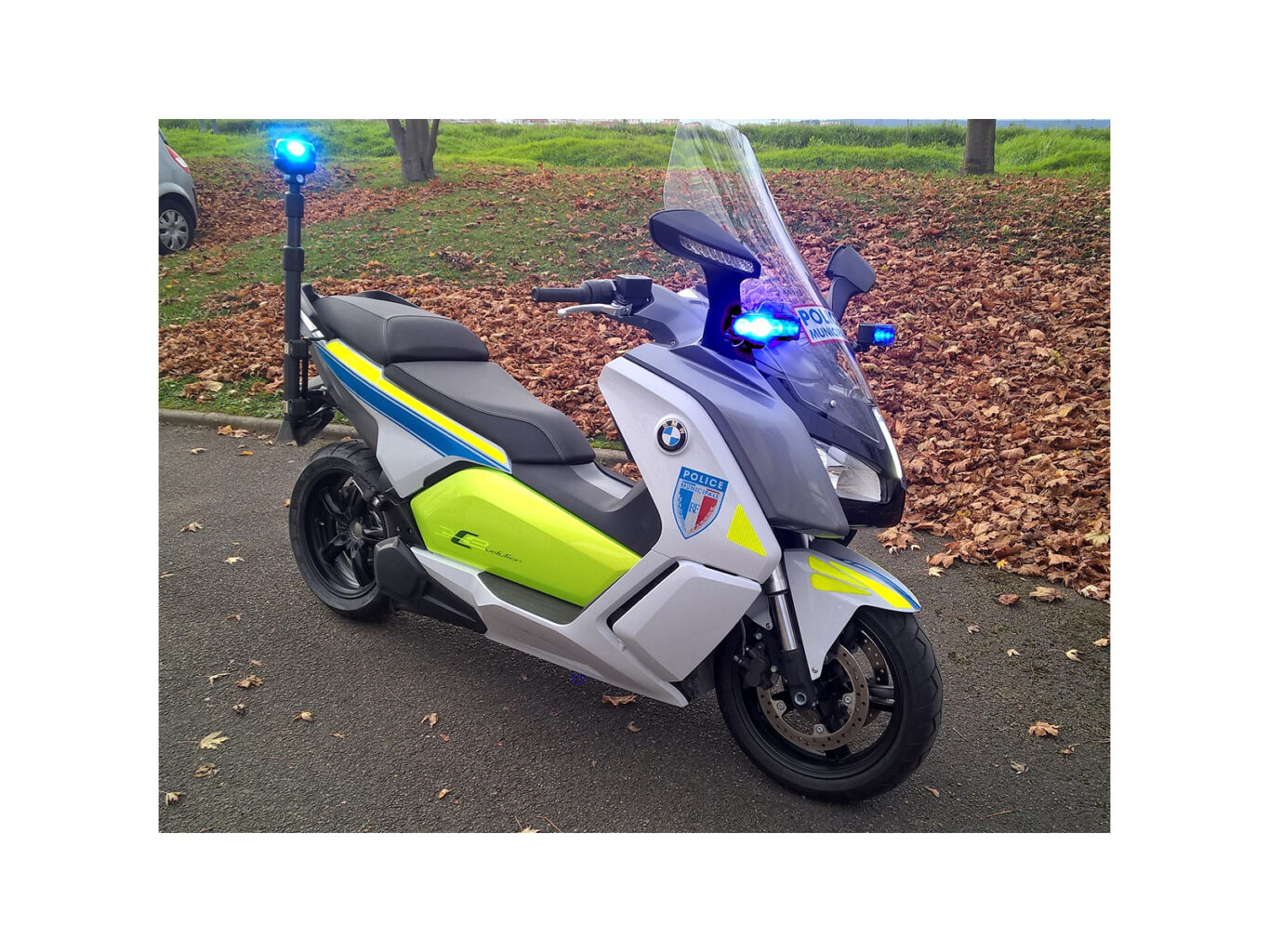 Beacons on motorcycle mast - Global Market