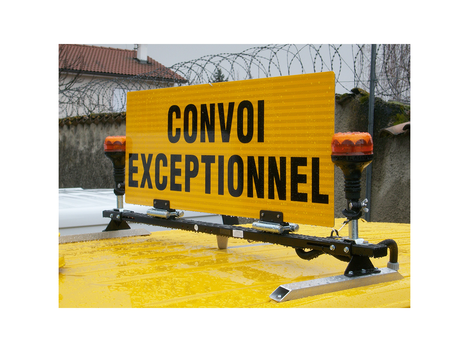 Ensemble de signalisation convoi exceptionnel ou agricole - France